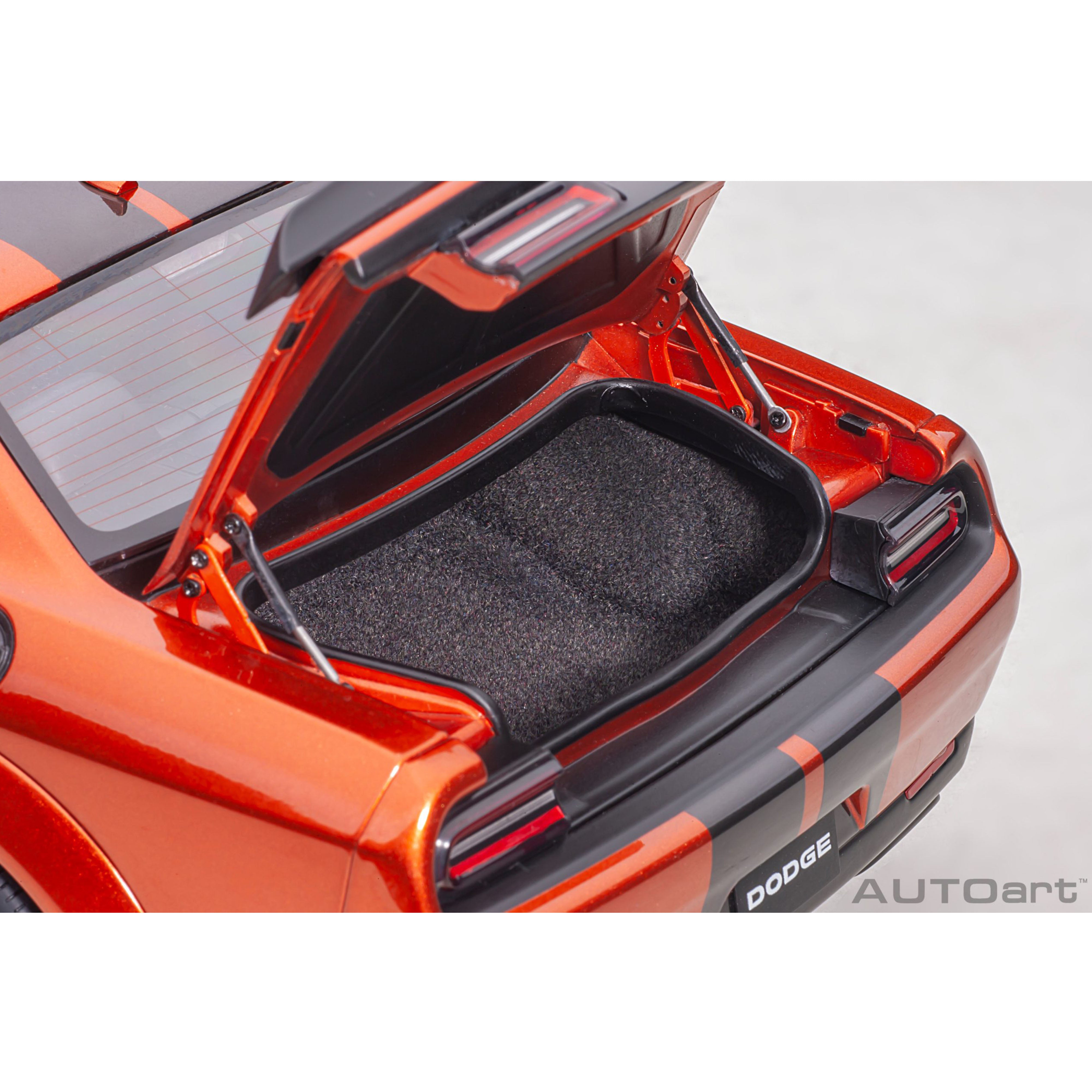 Dodge Challenger SRT Hellcat cinnamon/gunmetal stripes 1:18 – Norev